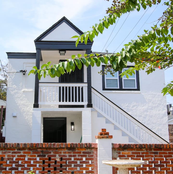 Nomad’s Nest | Snug Triplex Stay - Savannah, GA