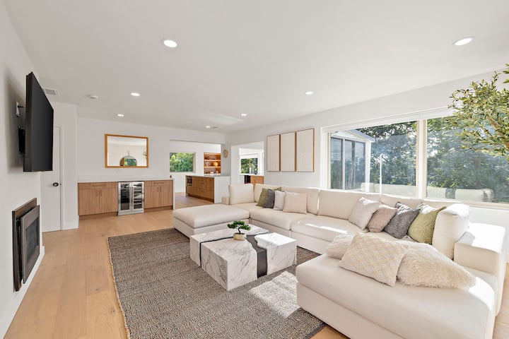 Sunlit & Spacious Seattle Home Near Space Needle - Seattle, WA