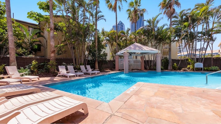 Entire Oceanview Seaside Luxury Studio + Spa - Broadbeach