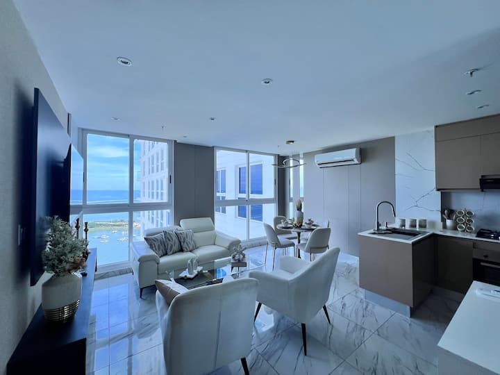 Modern Apartment On A Coastal Strip Facing The Sea - Panama City