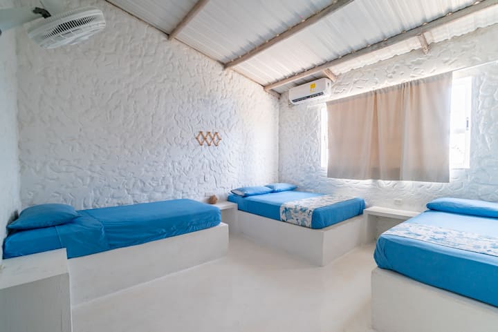 Amplia Habitación Con Baño Privado Y Vista Calle - San Onofre