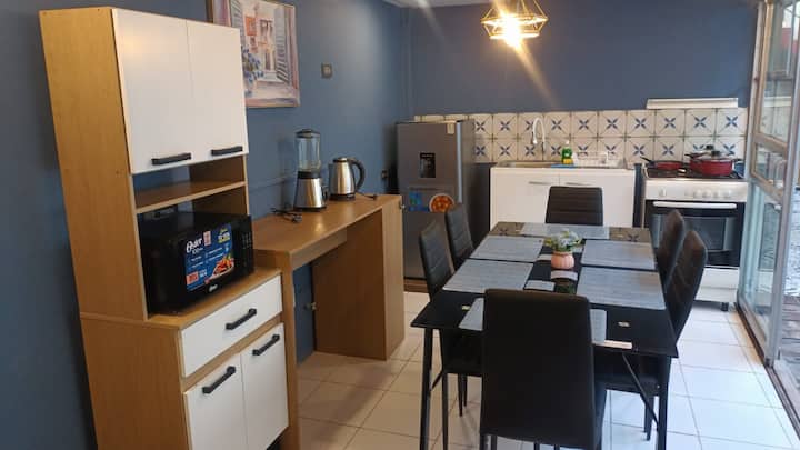 Acogedora Casa En Primer Piso Con Jardín Y Cochera - Arequipa