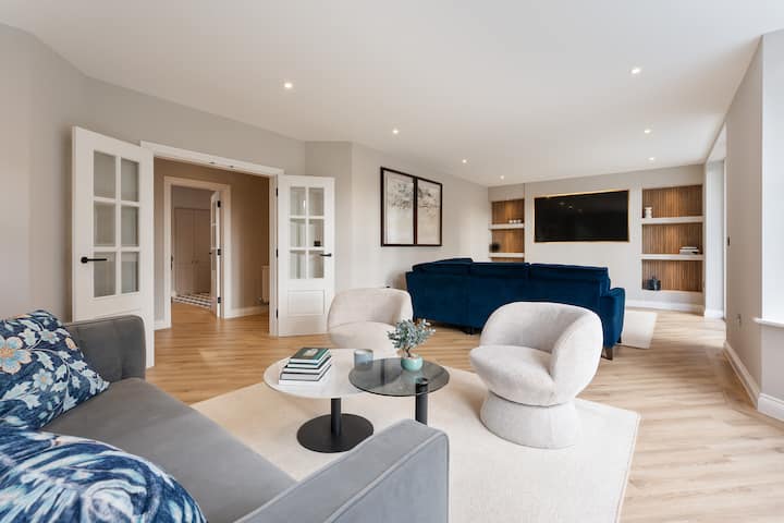 Luxury Four Bedroom Home Near Beach - Sandbanks