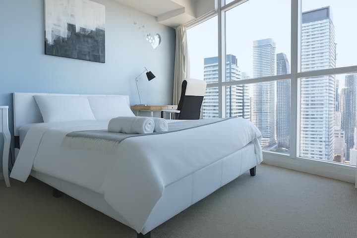 High-rise 1br Condo • Skyline View @ Yonge-college - Toronto