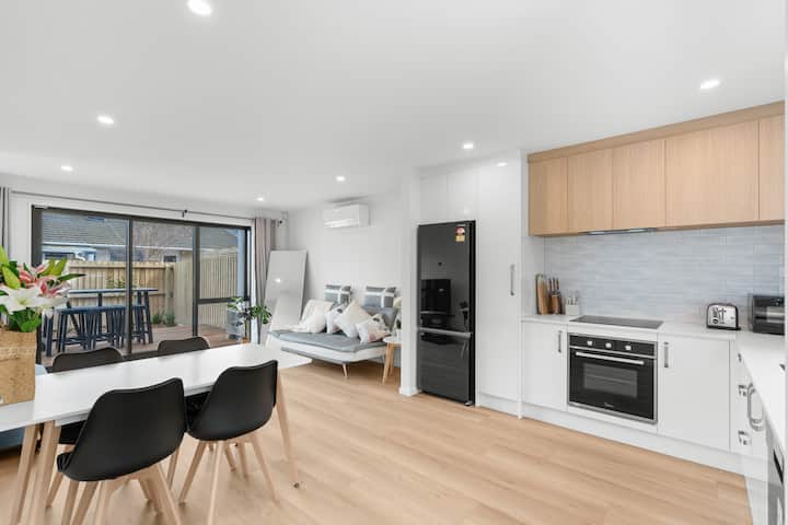 Modern Comforts In A Brand New Apartment - Christchurch