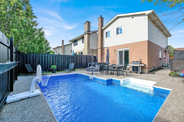 Modern Lux Home: Pool/hot Tub/ Theatre Room/ Games - St. Catharines