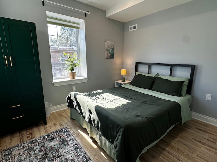 Private Green Suite, Luxe Bath, Bryn Mawr Walkable - Conshohocken, PA