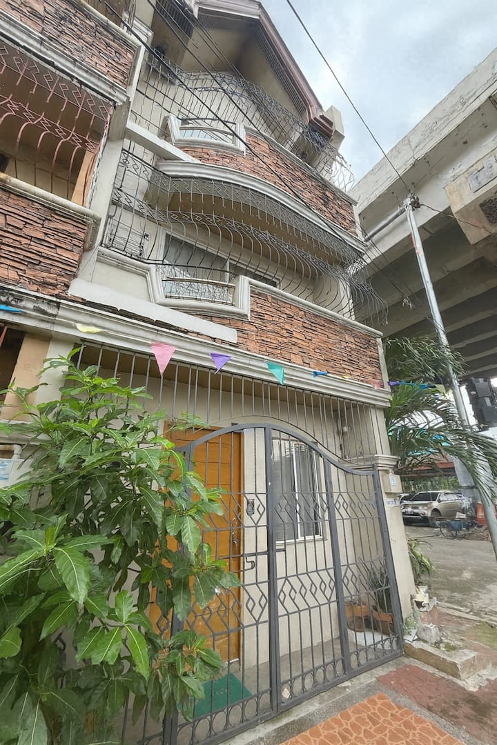 Ust Espana Townhouse - Quezon City
