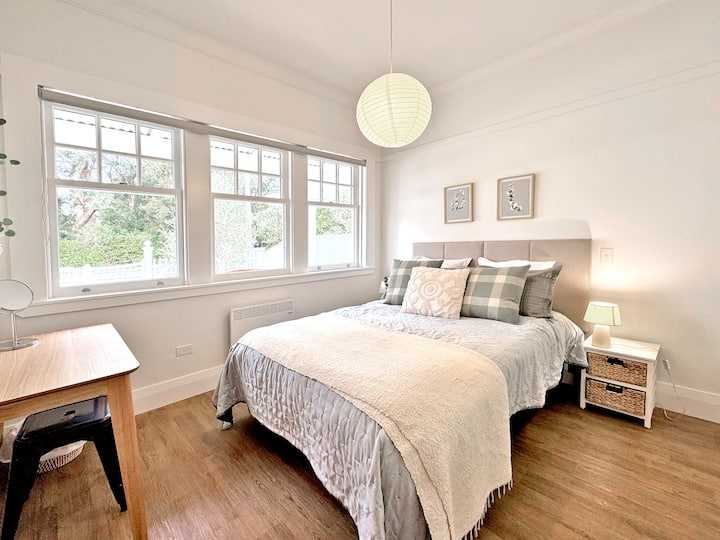 Card House - Guest Cottage - Featherston