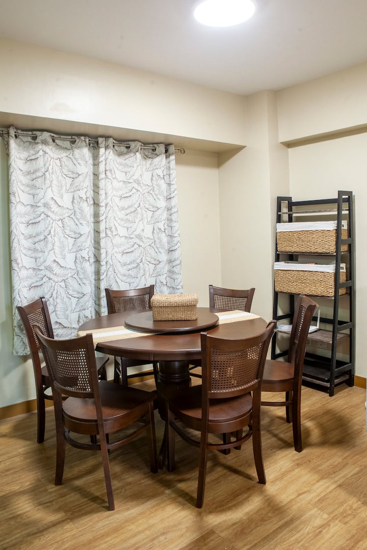 Manila Skyline Balcony Full Kitchen 300mbps Wi-fi - Manila