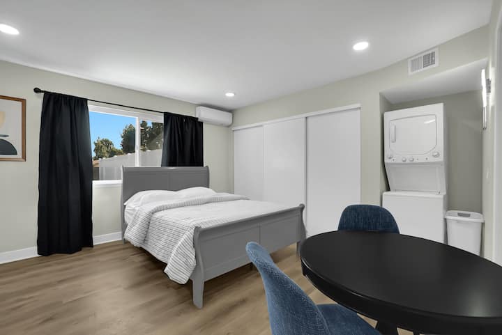 Cozy Ontario Escape Near Airport & Shops - Upland, CA