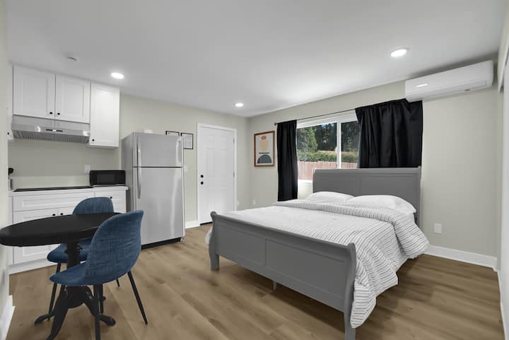 Bright, Cozy Home Close To Airport & Mall - Rancho Cucamonga, CA