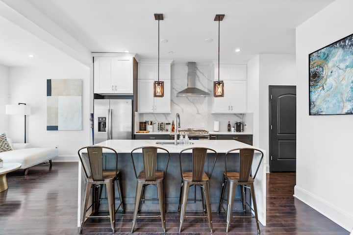 The Estate | 6br Home, Garage & 2 Kitchens - Washington, DC