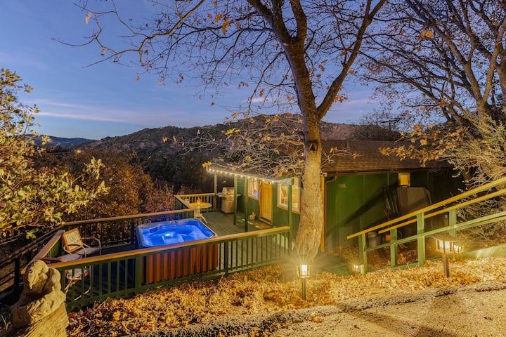 The Enchanted Lookout - Luxury Julian Cabin & Spa. - Julian, CA