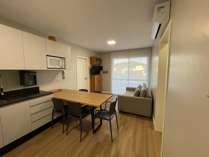 Apartamento Recém-renovado A 50 Metros Da Praia - Florianópolis