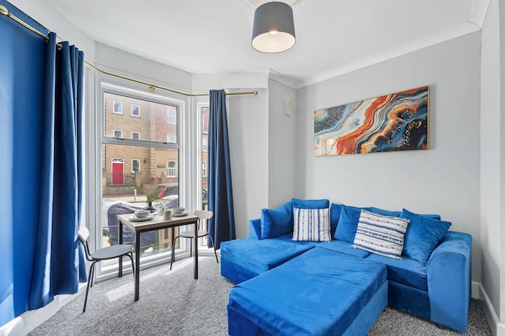 Charming Seaside Escape - Lowestoft