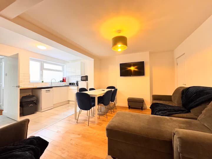 Entire New 4 Bed House | Southampton | 10 Guests - Southampton