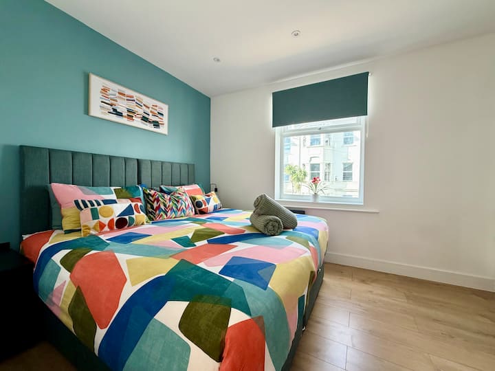 Modern Flat With Balcony | Families, Groups, Work - Brighton