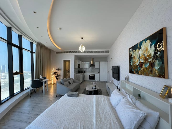 Luxurious Retreat With City Views - Bahrain