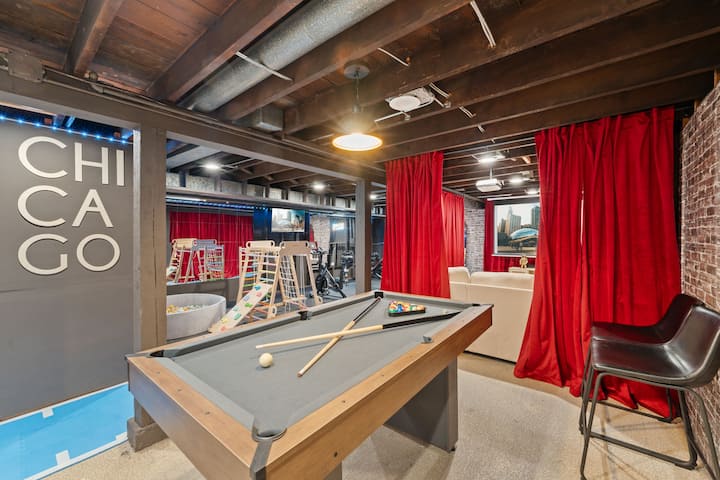Jacuzzi|movie Theater|games|arcade|gym|kid's Space - Chicago