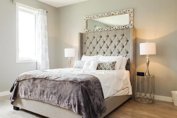 Bright 6 Bd Executive Home*2 Kitchens*garage*nflx - Edmonton