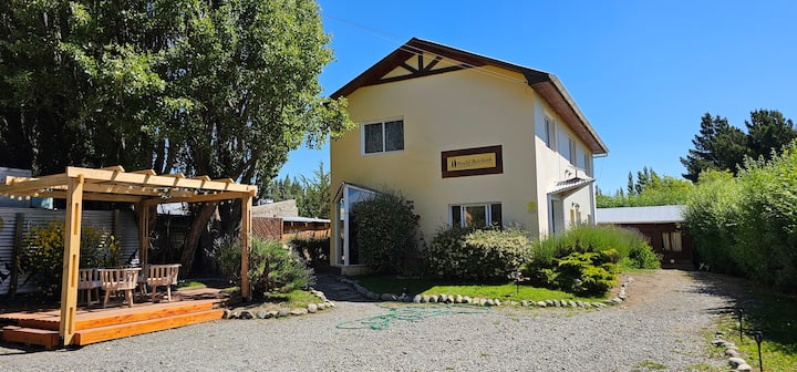Aonikenk House (Twin Shared Bathroom) - El Calafate