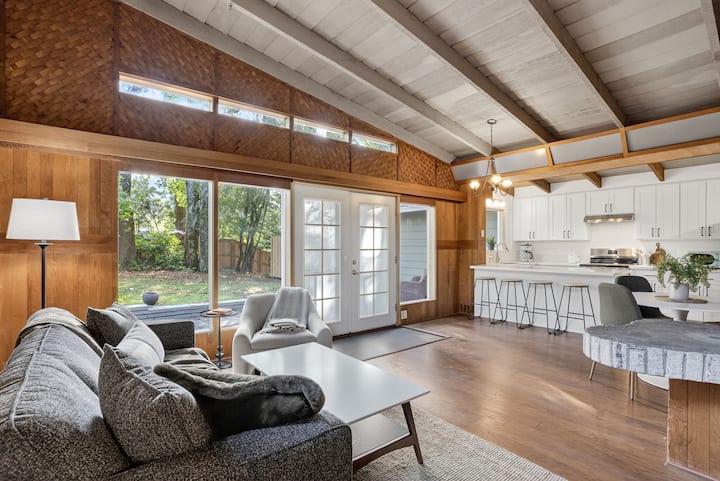 Mid-century Nest | Near Forest Park - Beaverton, OR