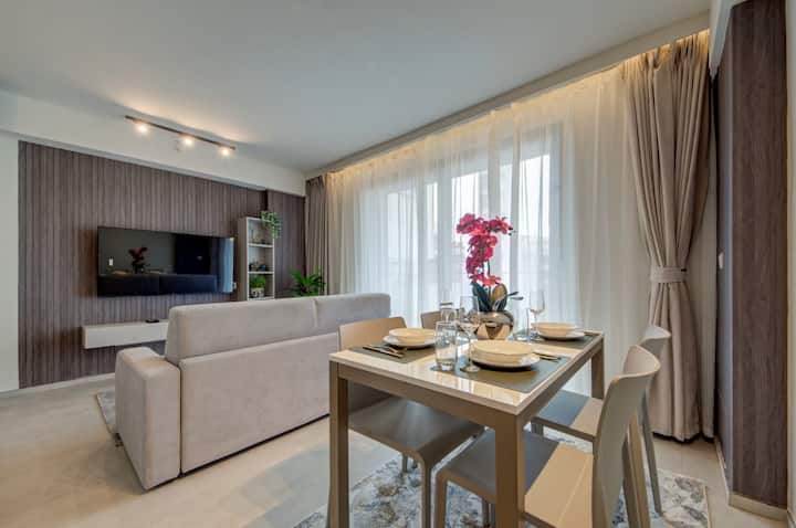 Mercury 317 - 2x Pool Card Access & Shopping Mall - Malta