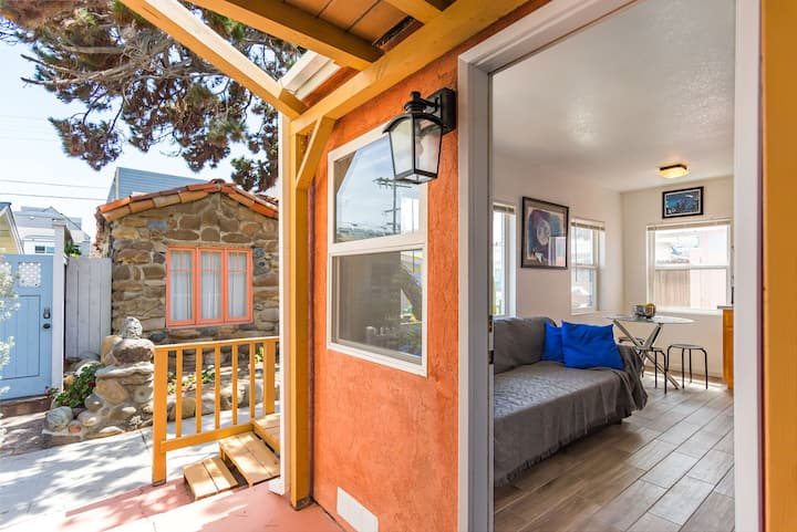 Light & Bright Coastal Bungalow Steps To The Sand - San Diego