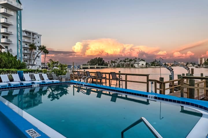 Boutique Beach Escape | Heated Salt Pool + Dock - Treasure Island, FL
