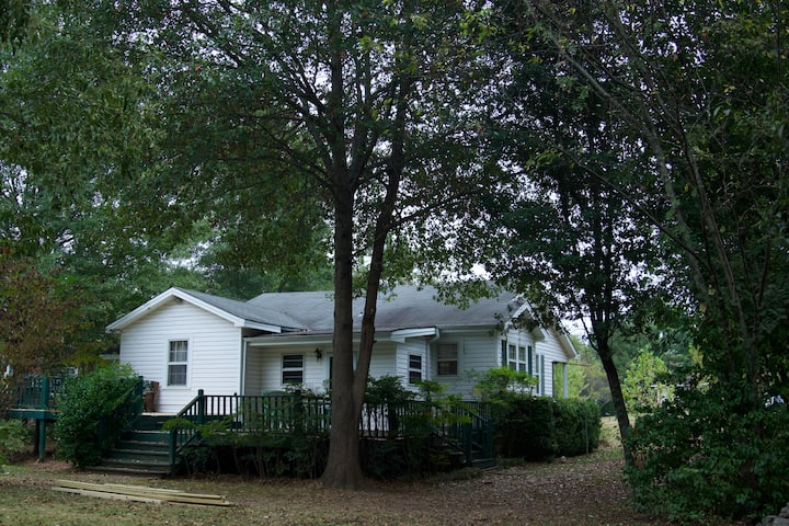 Nostalgic Bungalow, 3 Miles From Bryant-denny - Tuscaloosa, AL