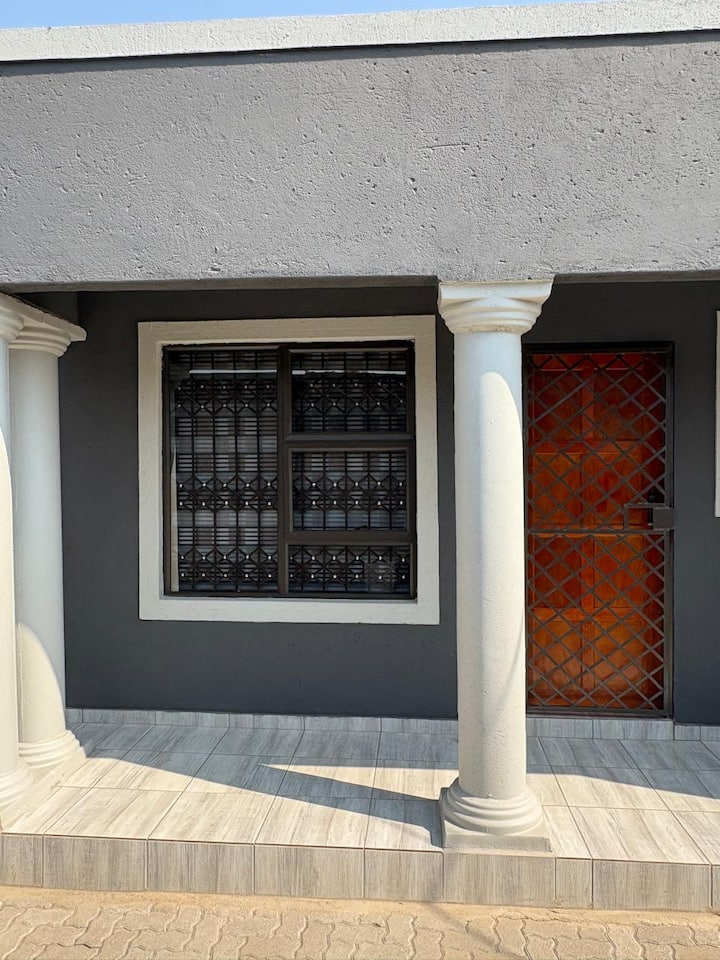 Giraffe Room - Sun City