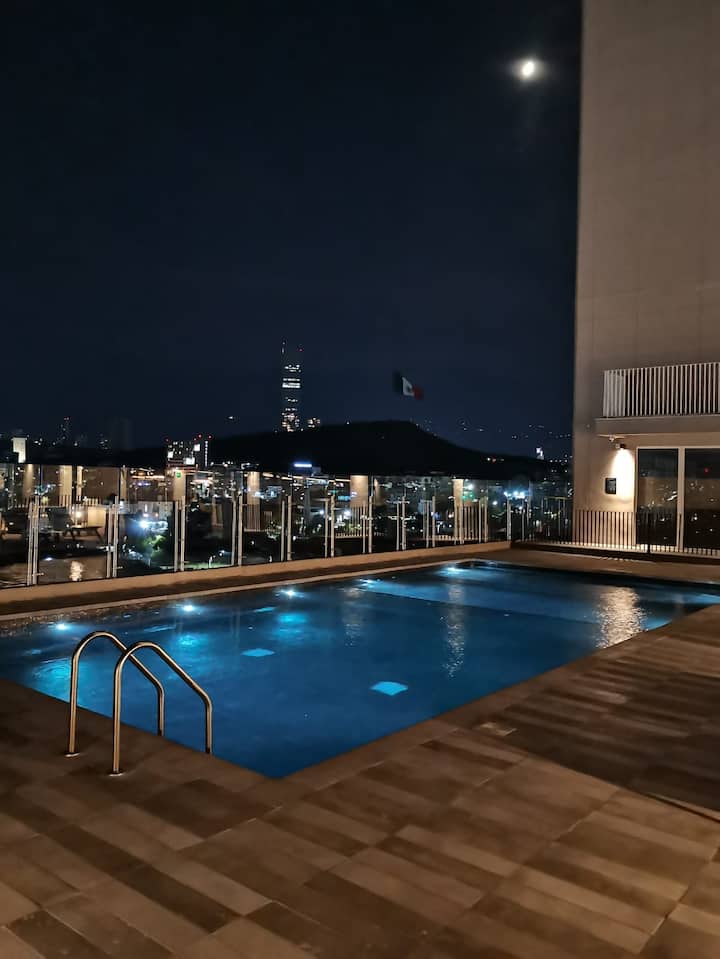 Cómodo Departamento En Chepevera, Zona Obispado - Monterrey