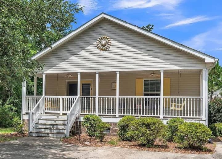 Easy Beach Stay | Outdoor Shower | Fenced Yard - Oak Island, NC