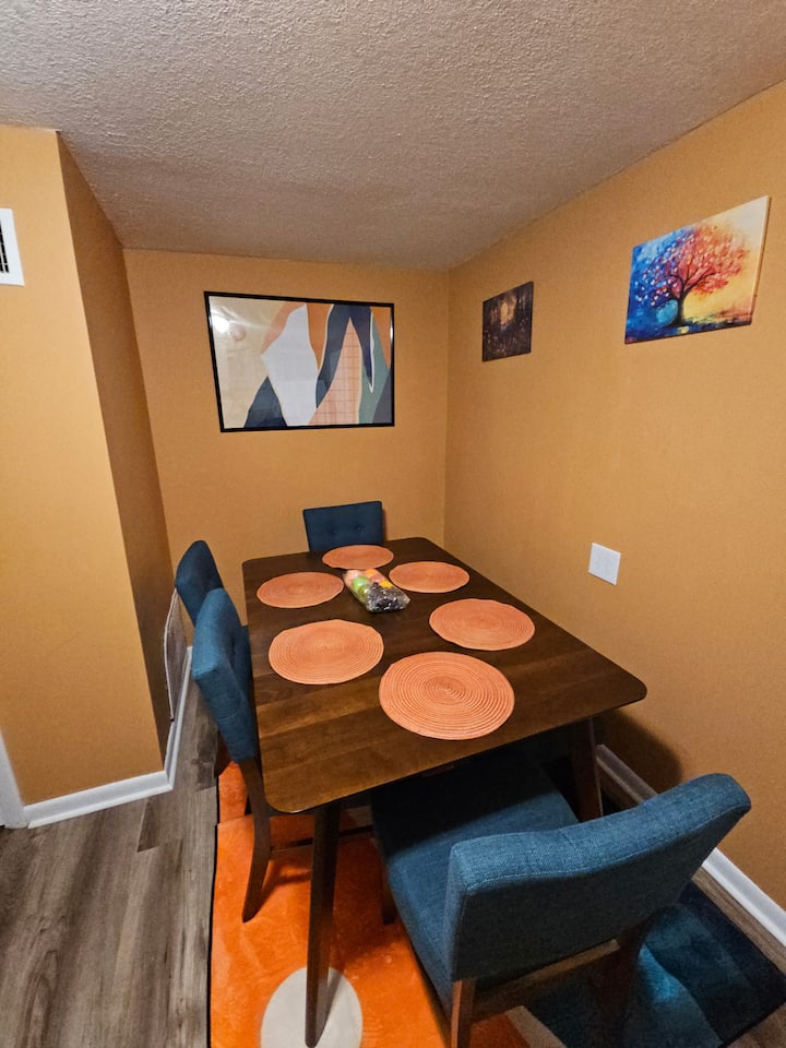 Kings & Queens 800 Oakland Beach Ave - Barrington, RI