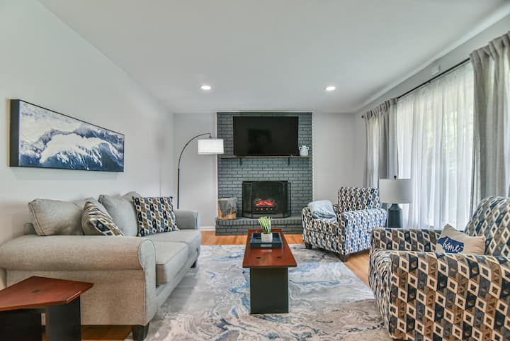 Red Door Getaway, 15 Min To Asheville, Near Lake - Weaverville, NC