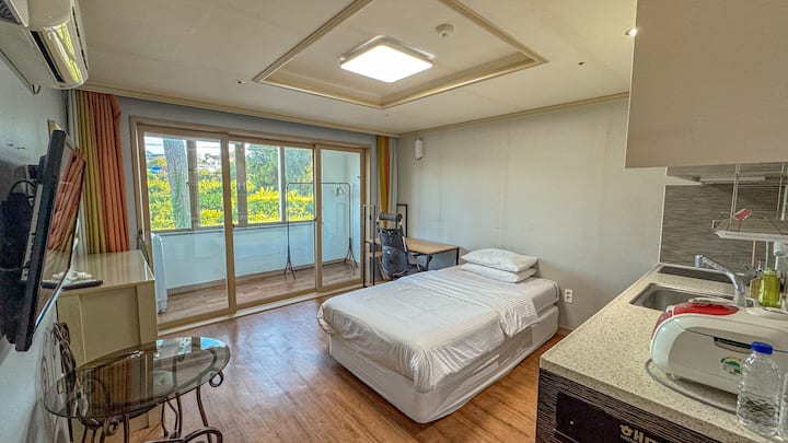 [해밀리조트] 애월바다뷰 테라스ㅣ마운틴뷰 베란다ㅣ가성비숙소ㅣ공항20분ㅣ - Jeju