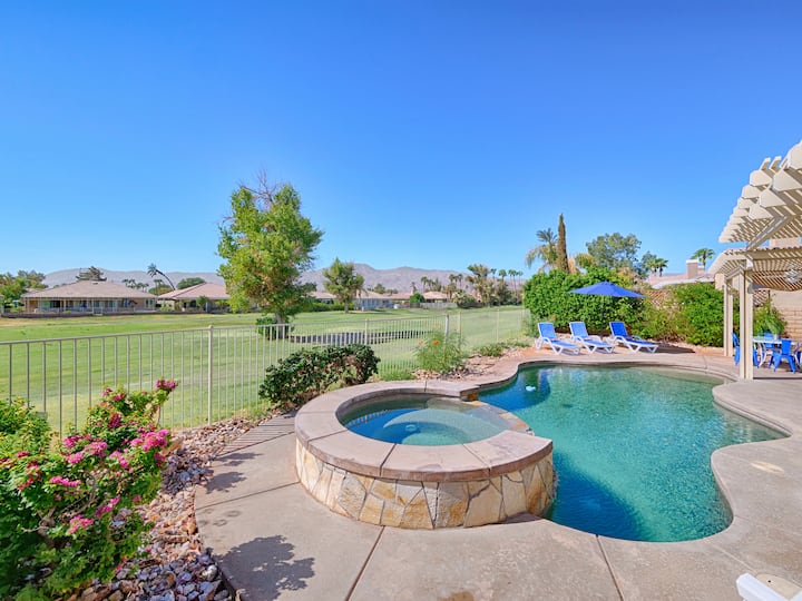 Festival Treasure On Golf Course W/ Mountain Views - インディオ, CA