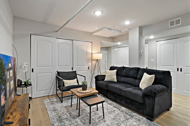 2br Chic & Complete Abode - Chicago