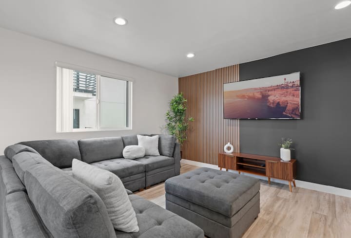 -Brand New- Cozy 3-story Home In La! - ロサンゼルス