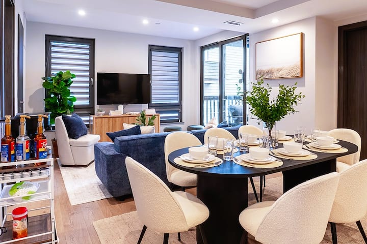 5br/3ba • Bright & Roomy • Sleeps 11 • South Bay - Boston, MA
