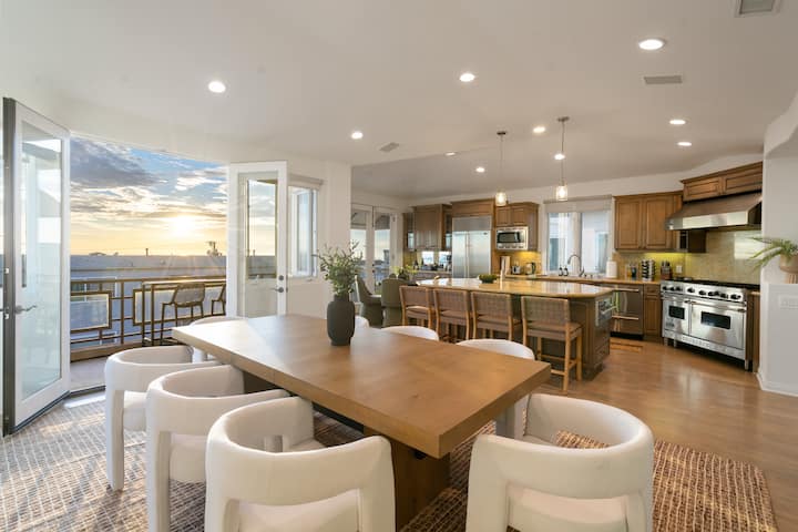 Ocean Views | Luxe 5br Mansion | Bikes & Elevator - Manhattan Beach, CA