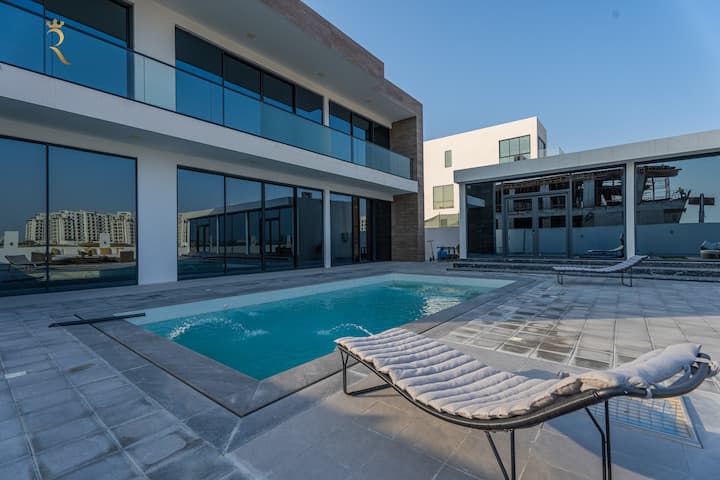 Modern Villa Aquira With 5br & Private Pool - 