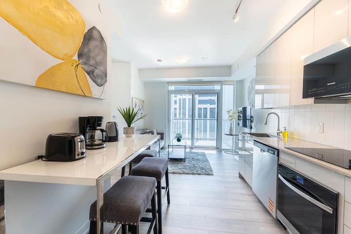 New Condo In Vaughan - Vaughan