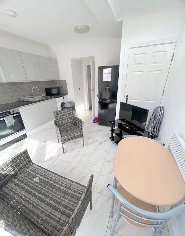 Spacious 7 Bedroom House In Croydon, South London - 倫敦