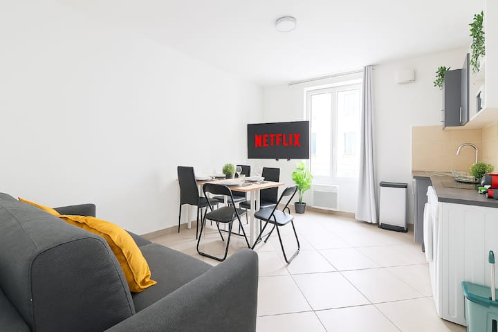Eiffel Tower-heart Of Paris-1br-4p With Netflix - Paris