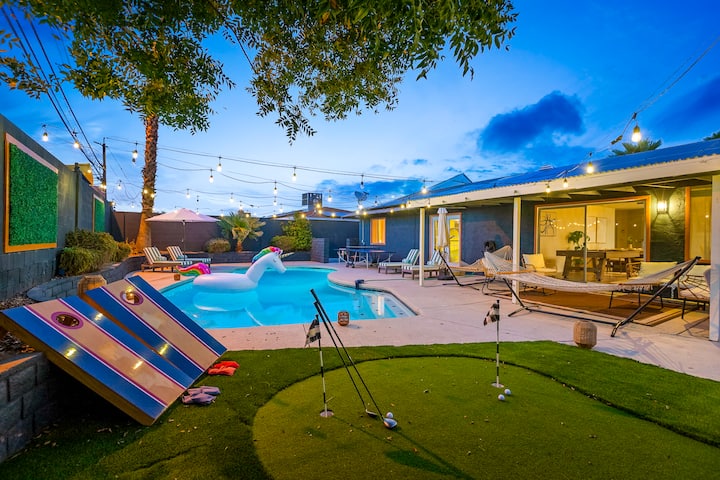Luxury 6bd/ Heated Pool, Theater & Golf Near Strip - Nevada