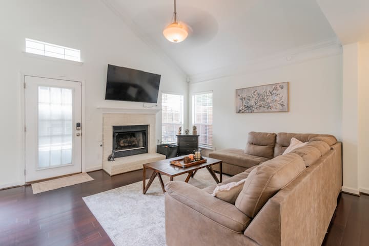 Southend 3br Home Sleeps 8 W/ Massive Fenced Yard - Charlotte, NC