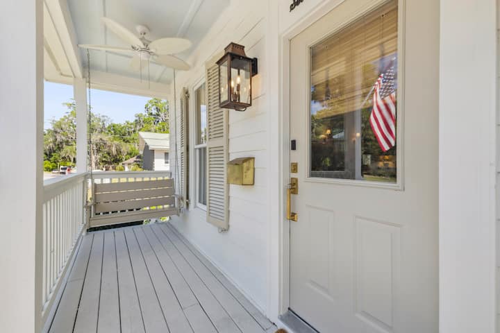 Luxe Designer Home Steps From Beaufort Waterfront - Beaufort, SC