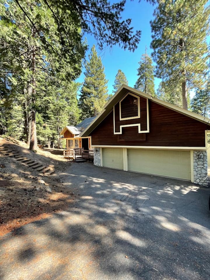 Cozy Cabin In Lake Almanor Pines - Lake Almanor, CA